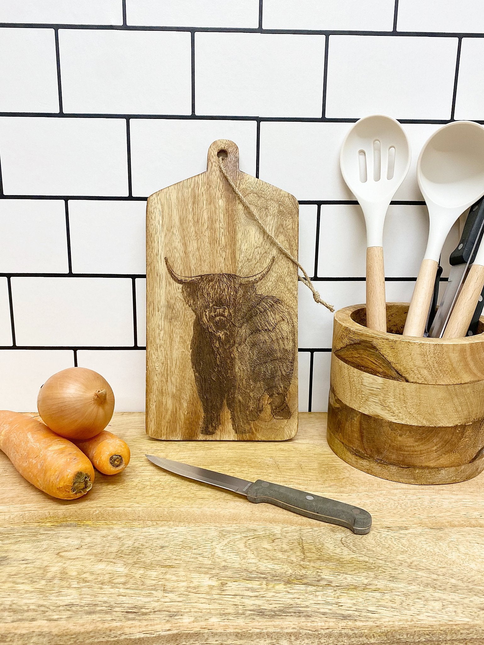 Highland Cow Engraved Wooden Cheese Board – lukkii